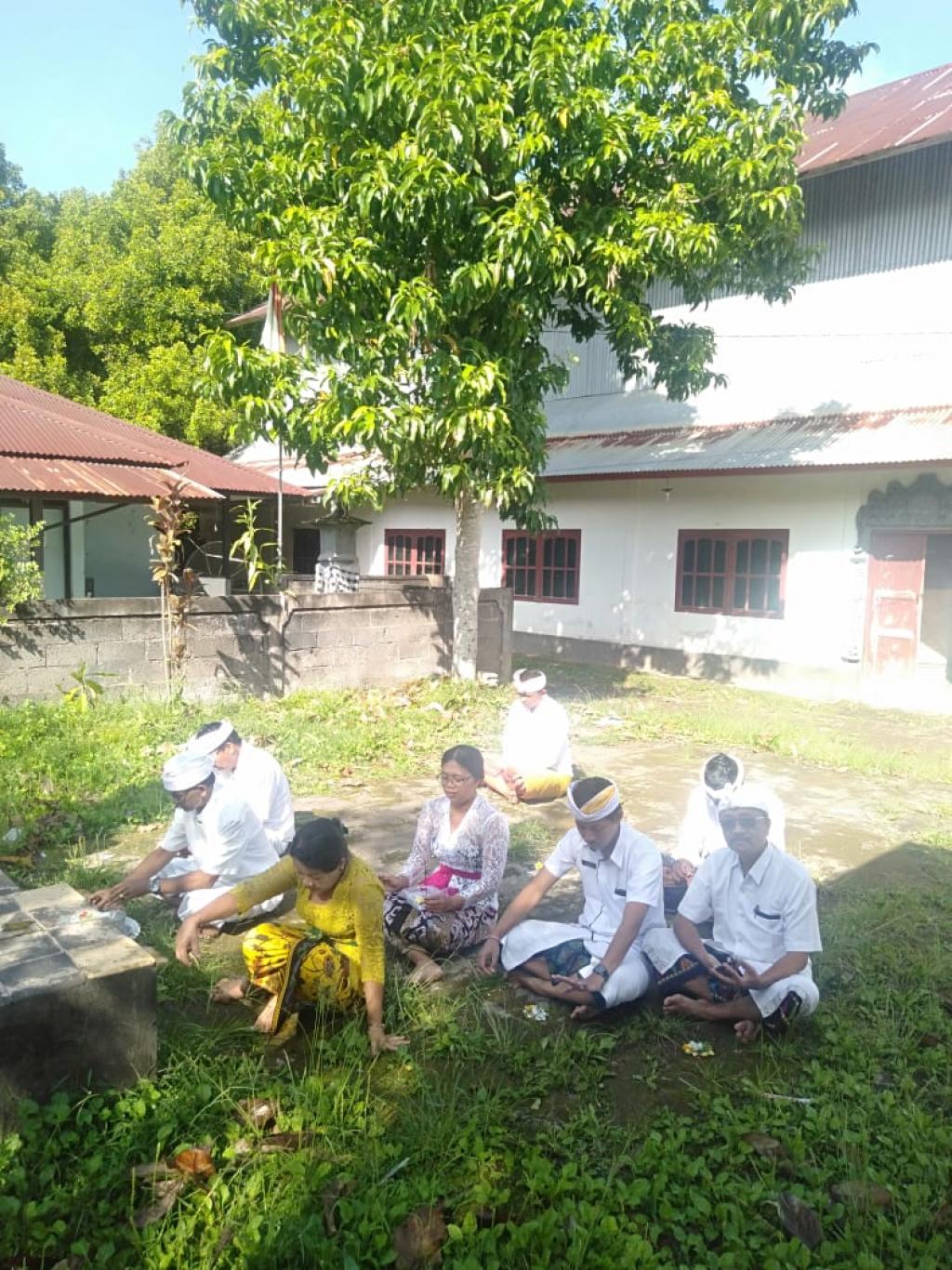 Sembahyang Purnama - Website Desa Gesing