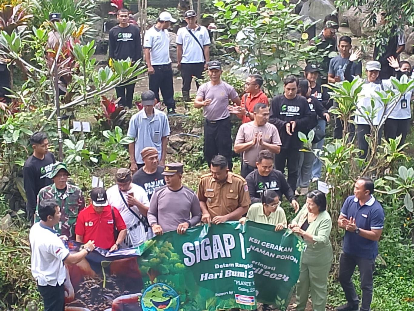 PENANAMAN POHON - Website Desa Gesing